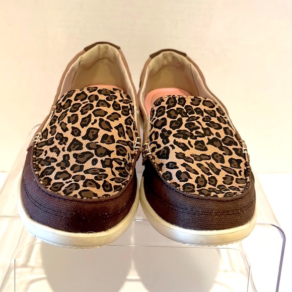 CROCS | Shoes | Crocs Brown And Pink Leopard Print Loafer Sz 6 | Poshmark